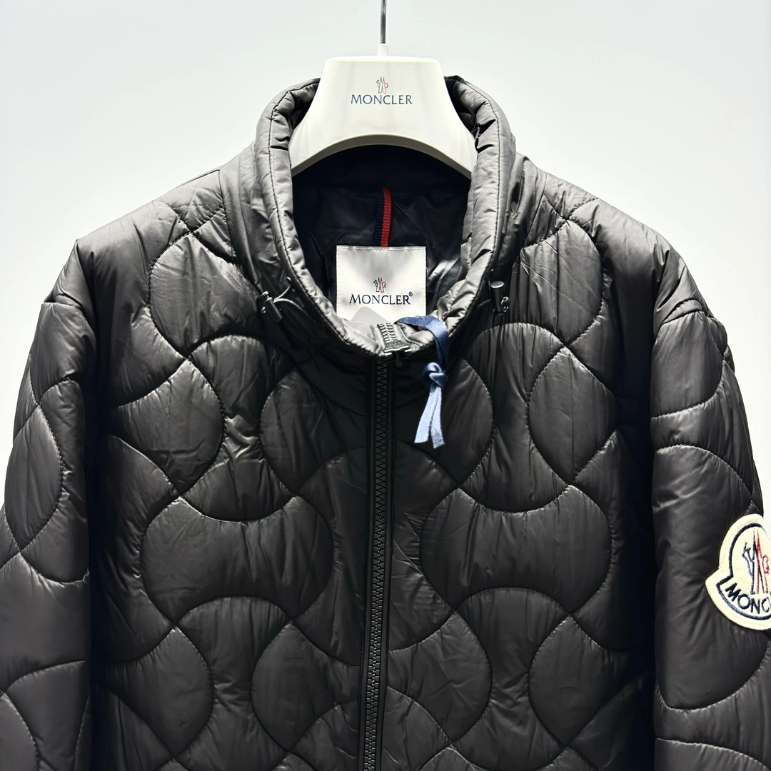 Accurate model Moncler Down Jackets