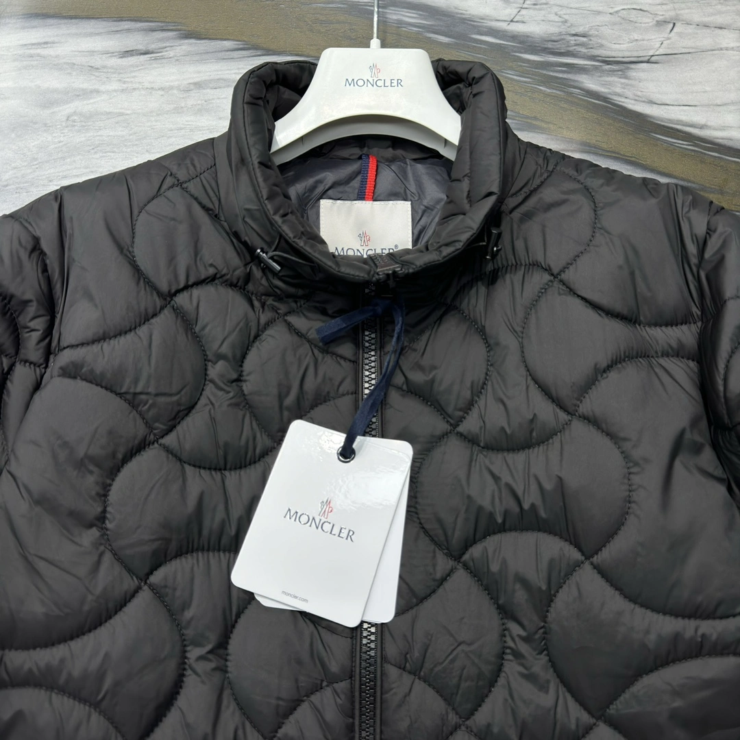 Accurate model Moncler Down Jackets