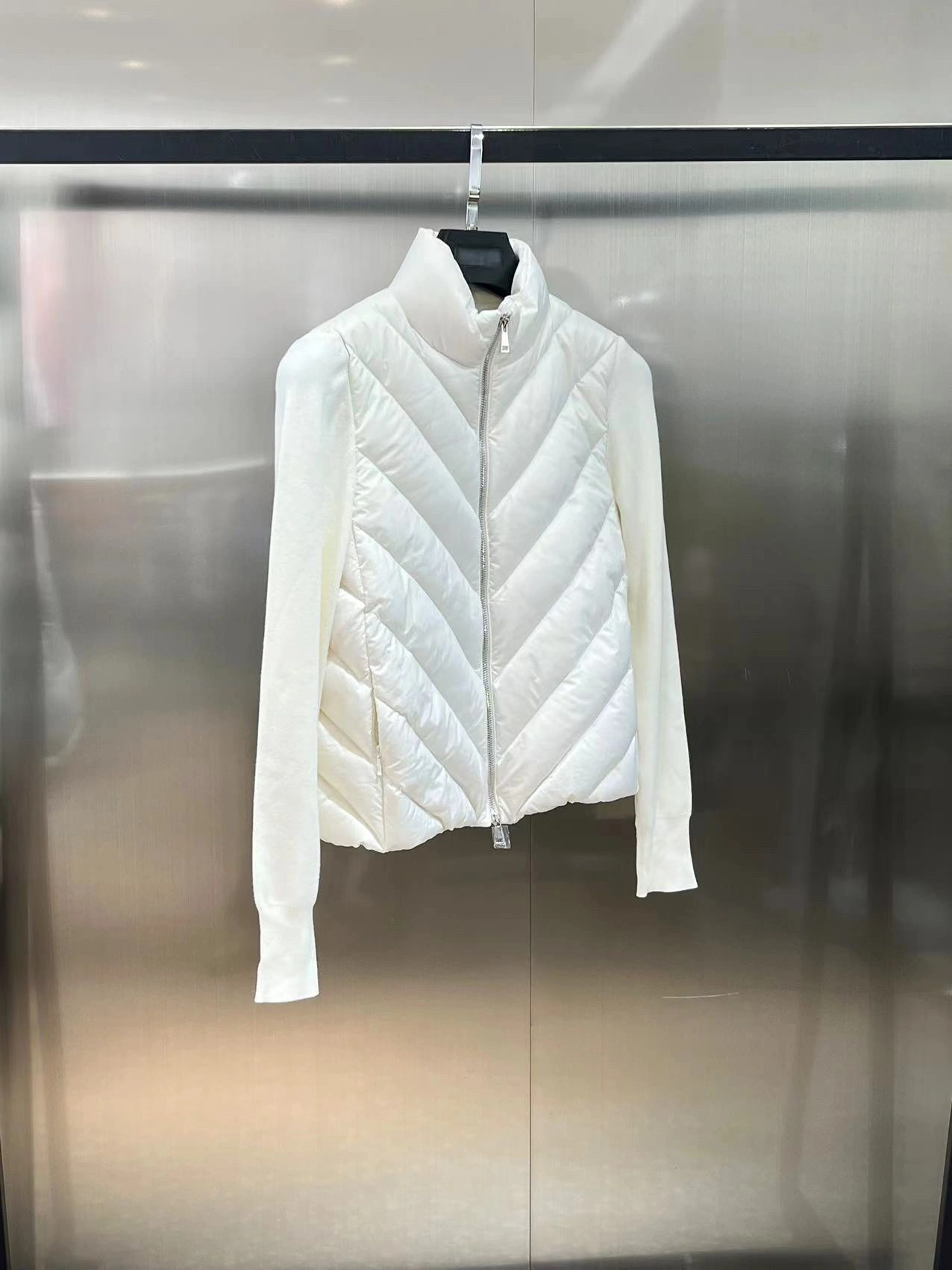 Low-cost Moncler Down Jackets