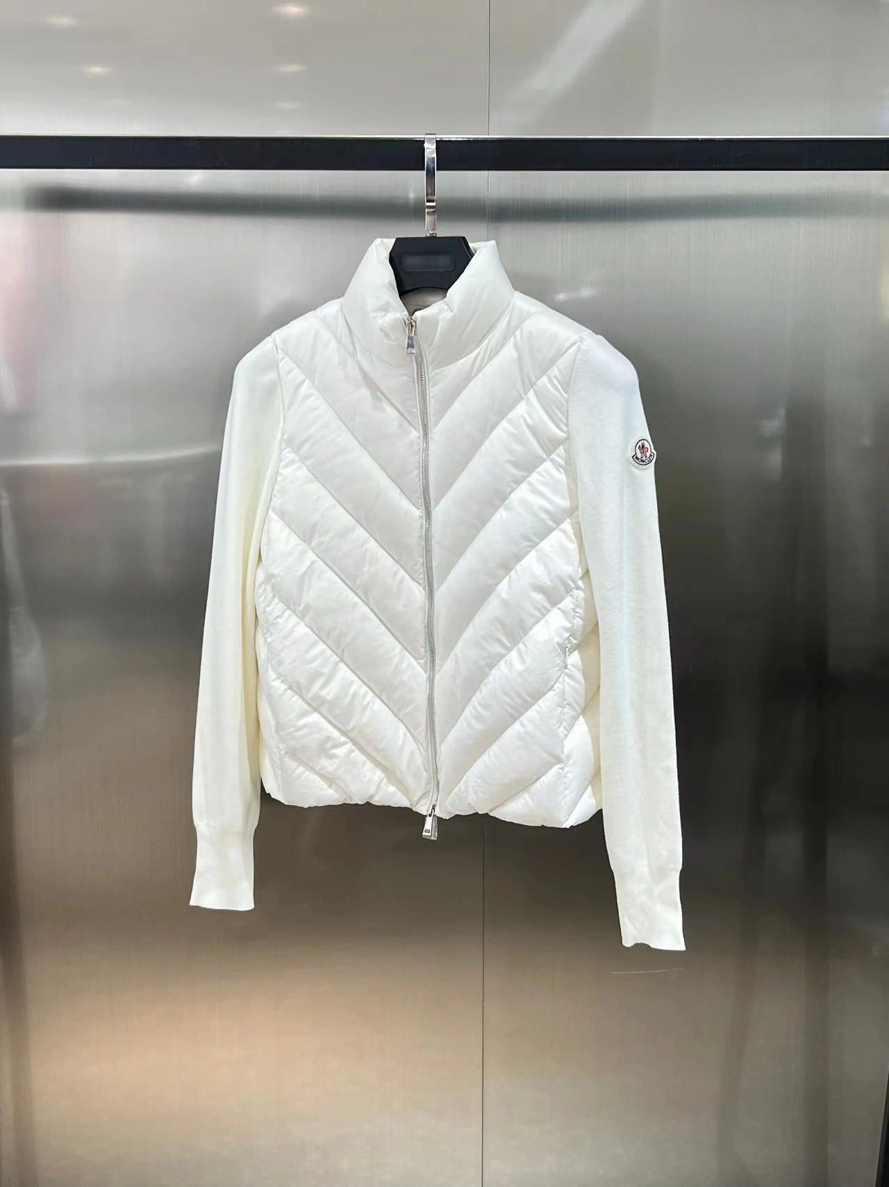 Low-cost Moncler Down Jackets