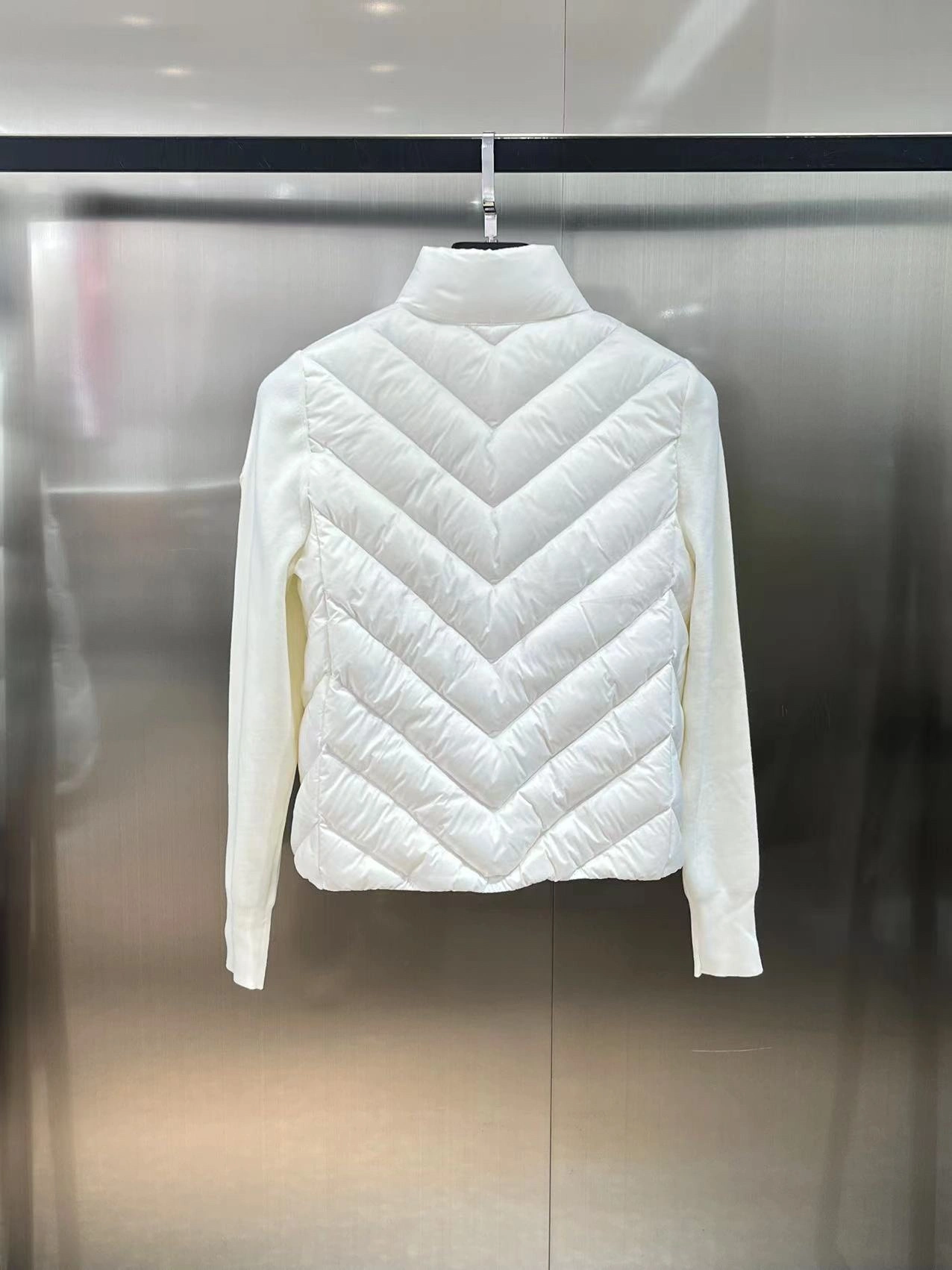Low-cost Moncler Down Jackets
