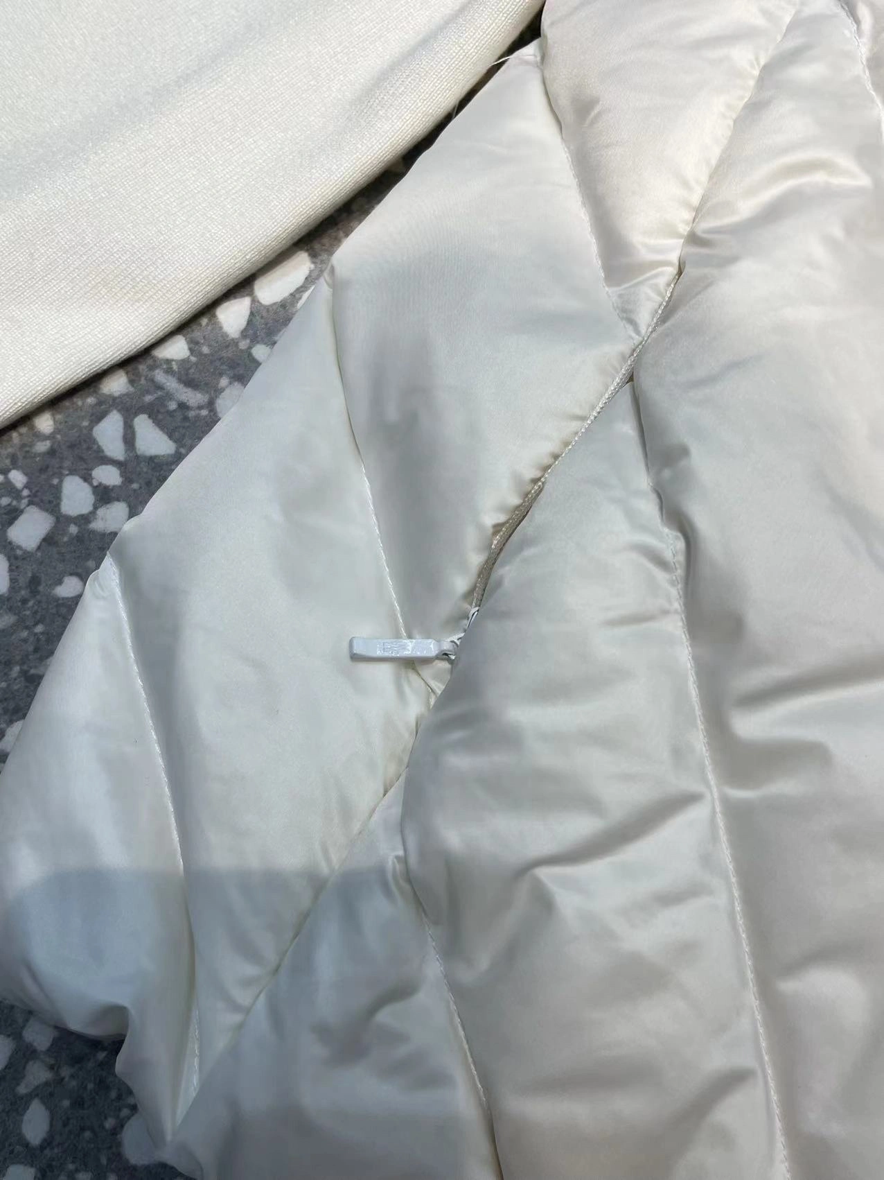 Low-cost Moncler Down Jackets