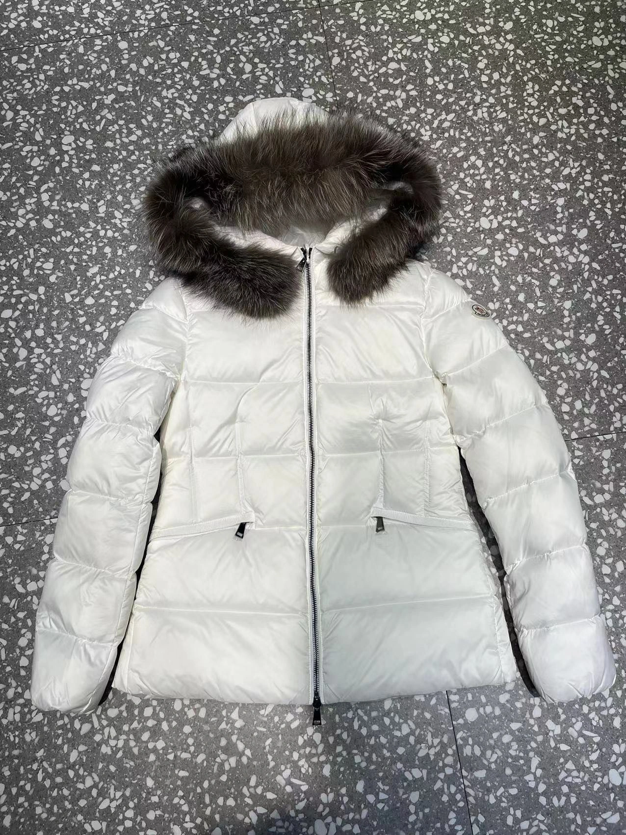 Low-cost Moncler Down Jackets