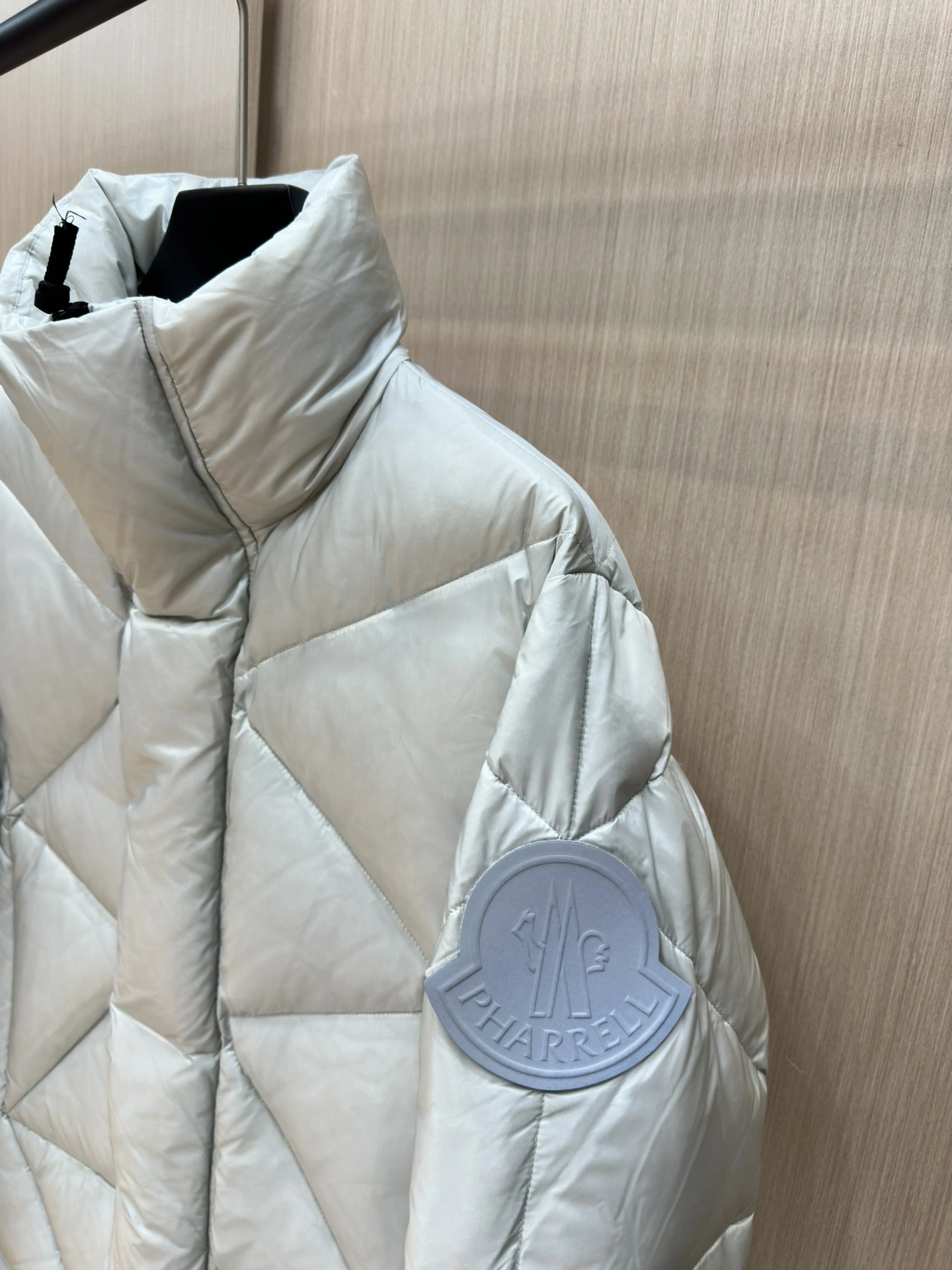 Low-cost Moncler Down Jackets