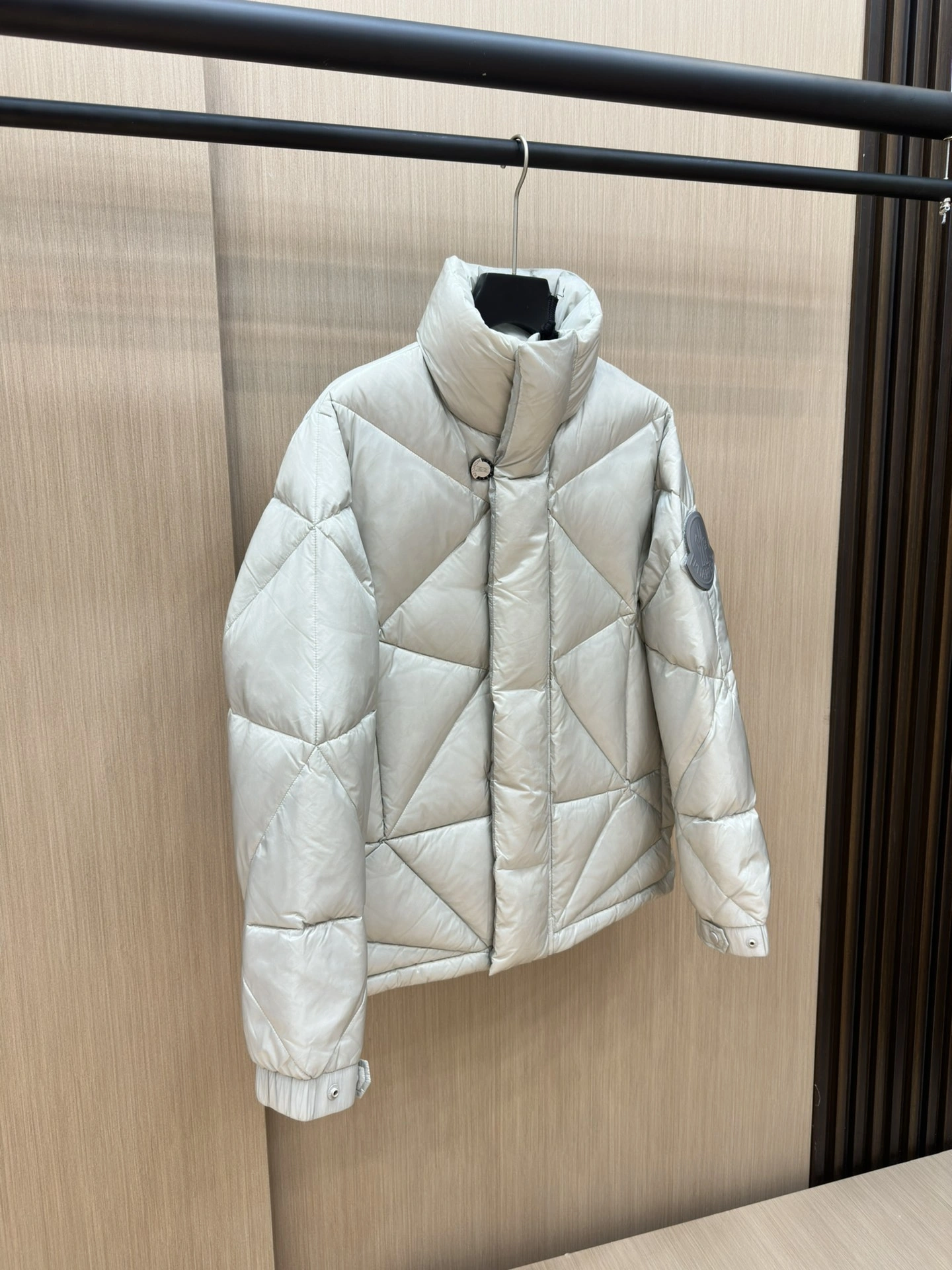 Low-cost Moncler Down Jackets
