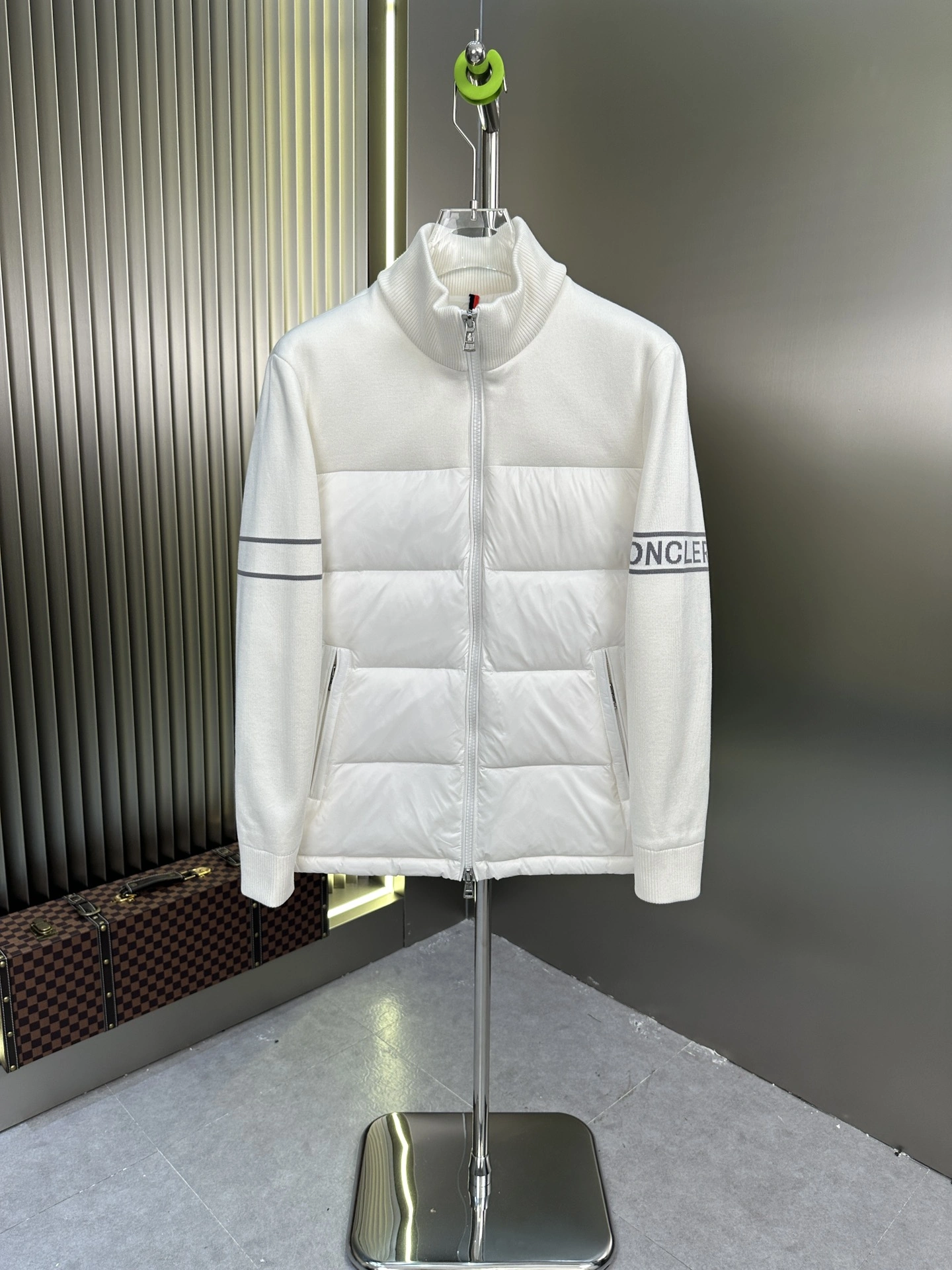Inexpensive Moncler Down Jackets