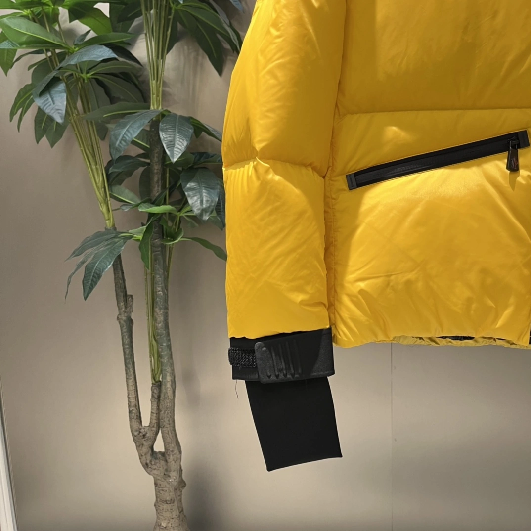 Low-cost Moncler Down Jackets