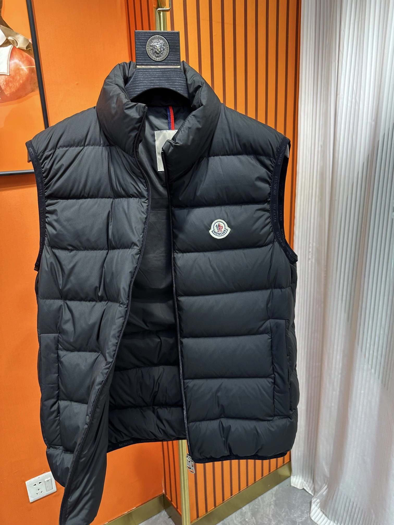 Low-cost Moncler Down Jackets