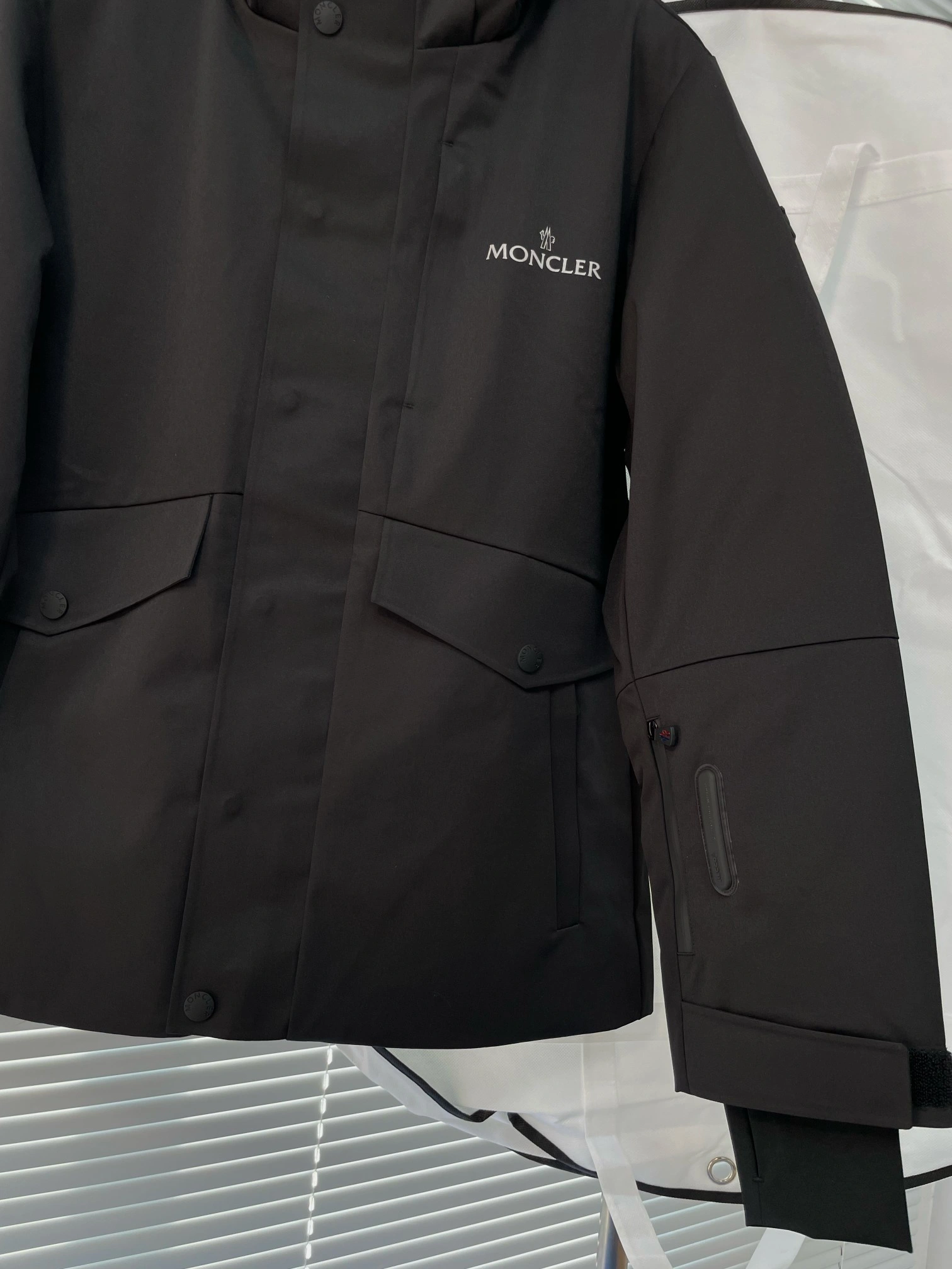 1:1 copy Moncler Down Jackets