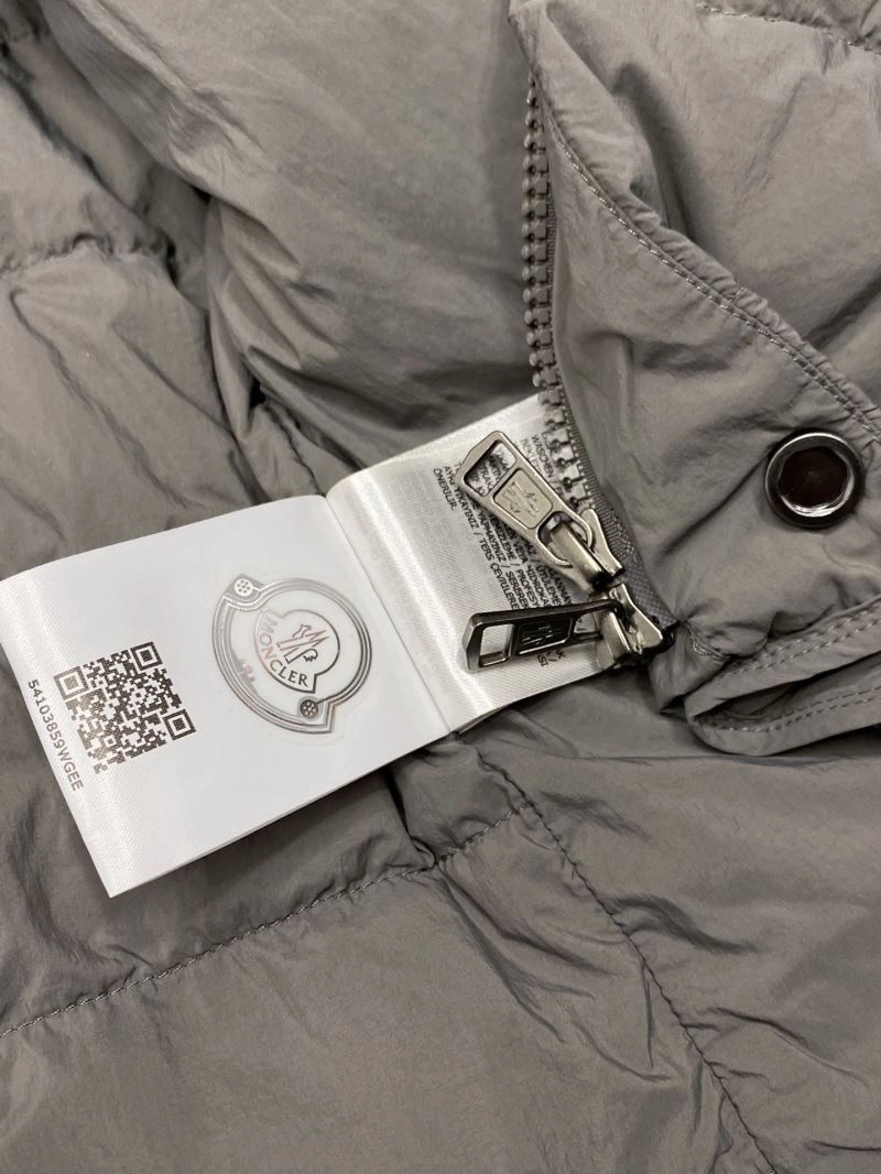 Accurate model Moncler Down Jackets