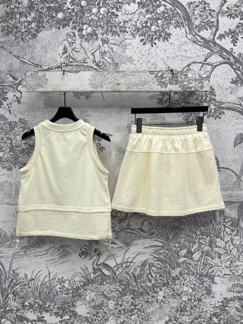 Top match Moncler Dress Suits