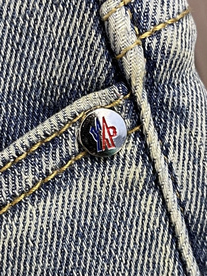 Accurate model Moncler Jeans