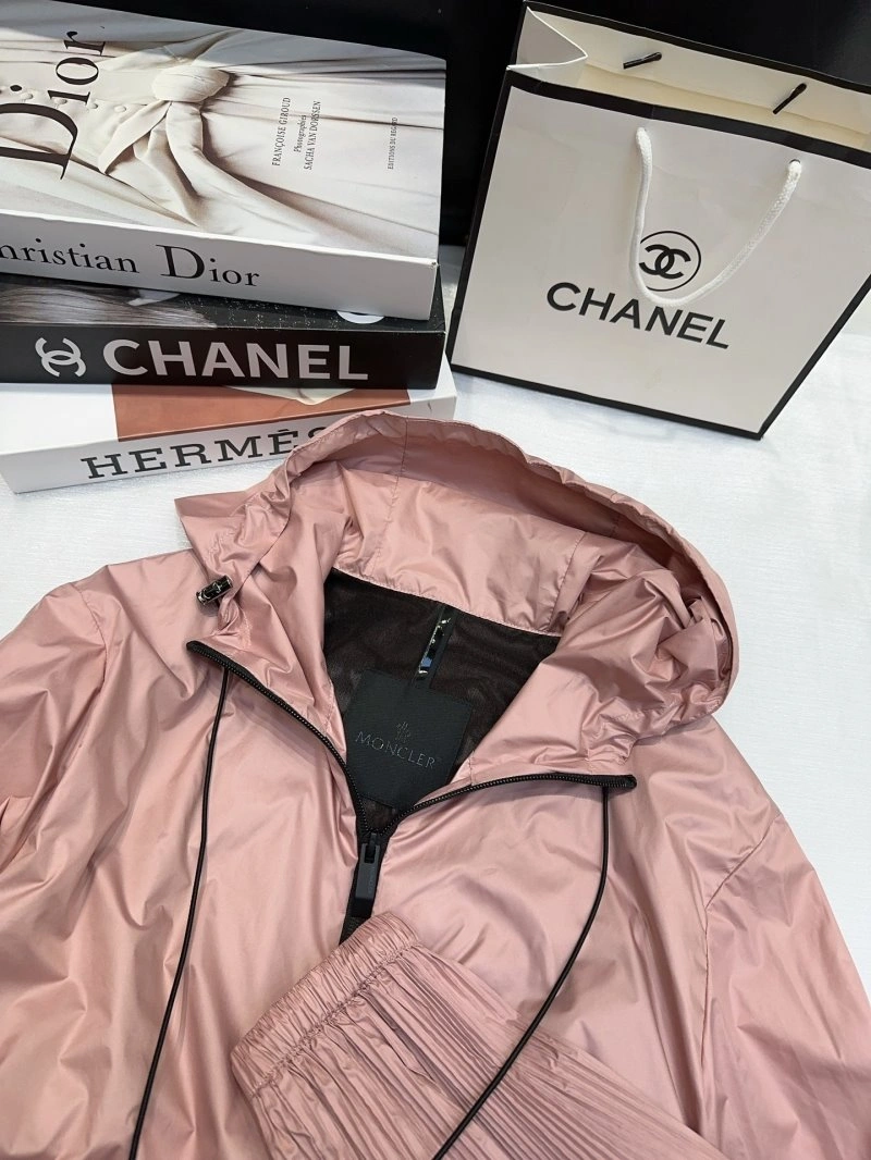 Low-cost Moncler Outwear
