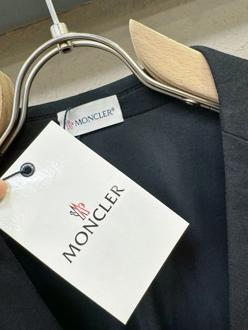 Low-cost Moncler Outwear