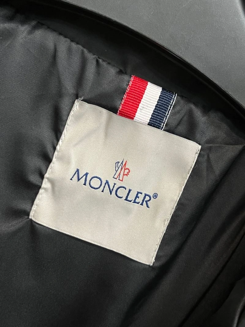 Low-cost Moncler Outwear