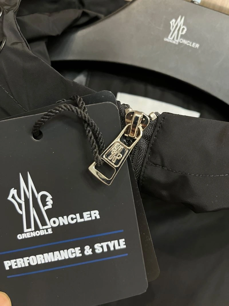 Top mirror Moncler Outwear