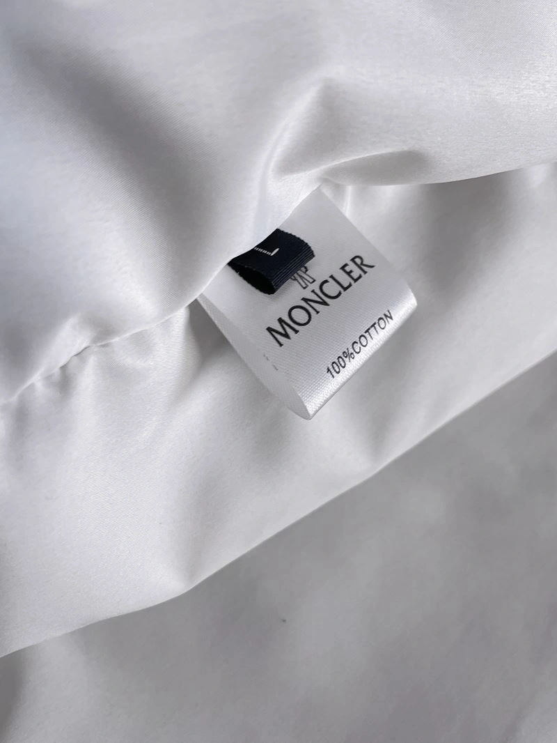 Accurate model Moncler Outwear