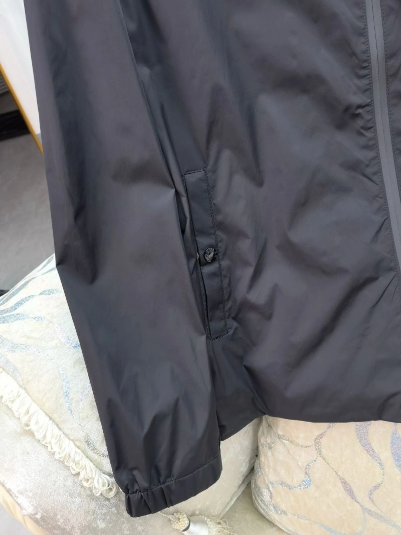 Bargain Moncler Outwear
