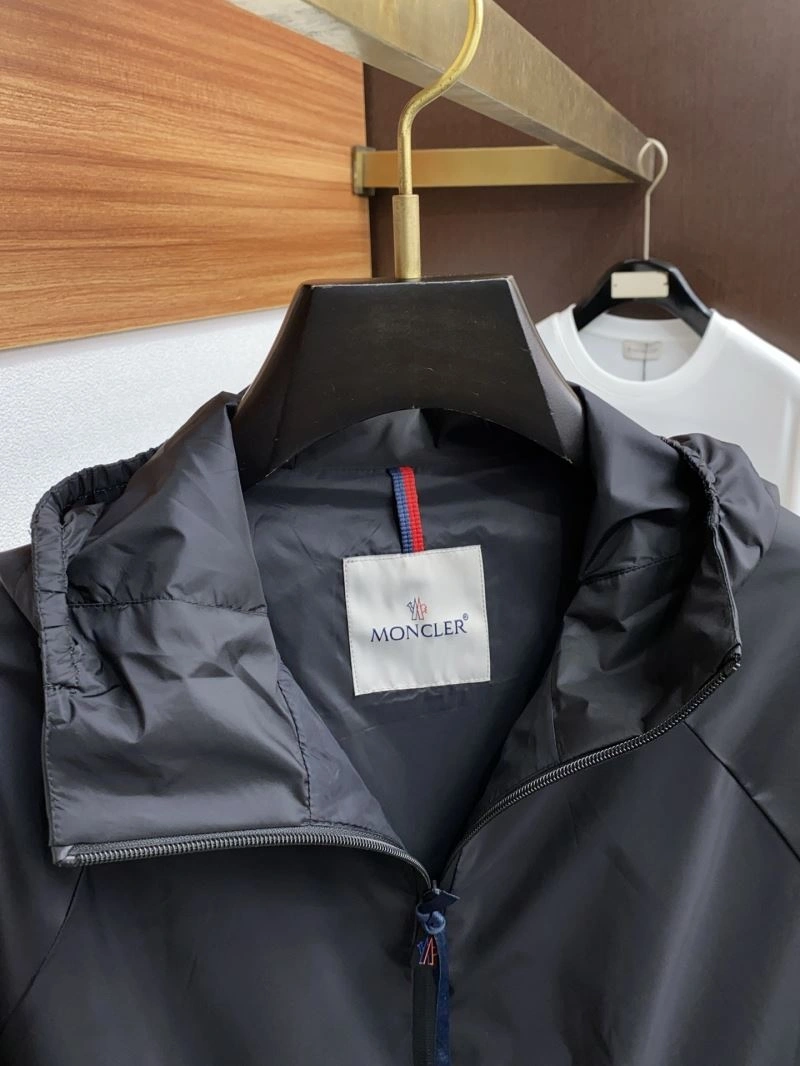 Bargain Moncler Outwear
