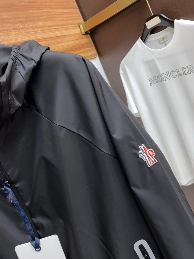 Bargain Moncler Outwear