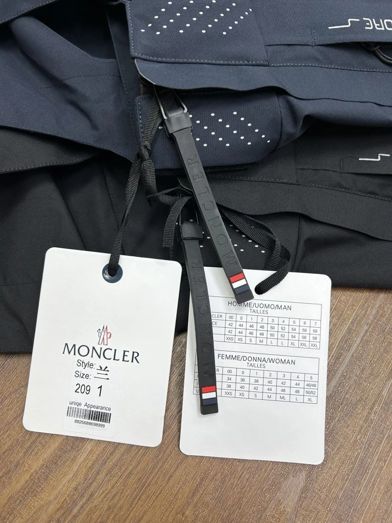 Accurate model Moncler Outwear