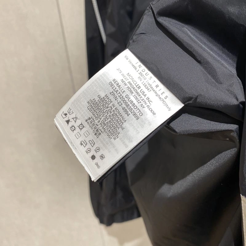 Accurate model Moncler Outwear