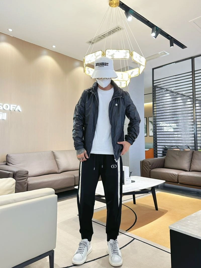 Low-cost Moncler Outwear