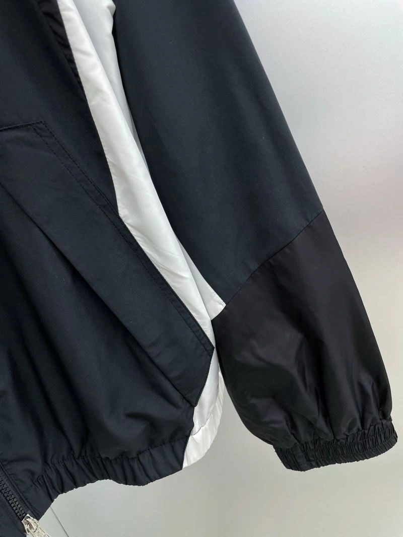 Legit Moncler Outwear