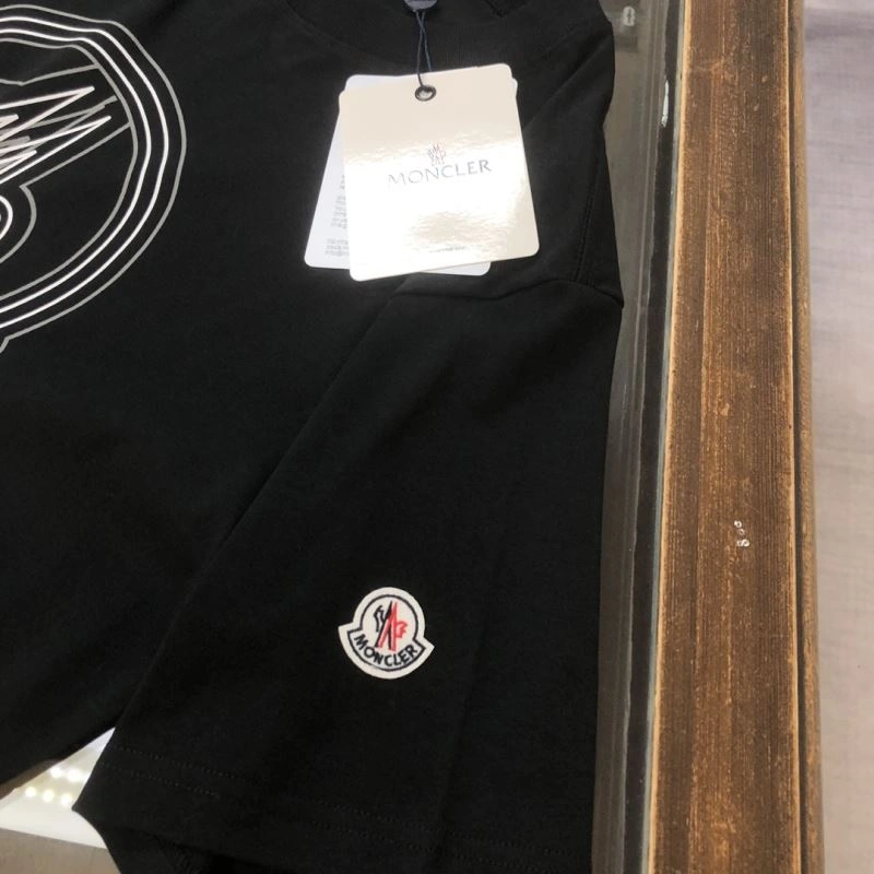 Inexpensive Moncler T-Shirts