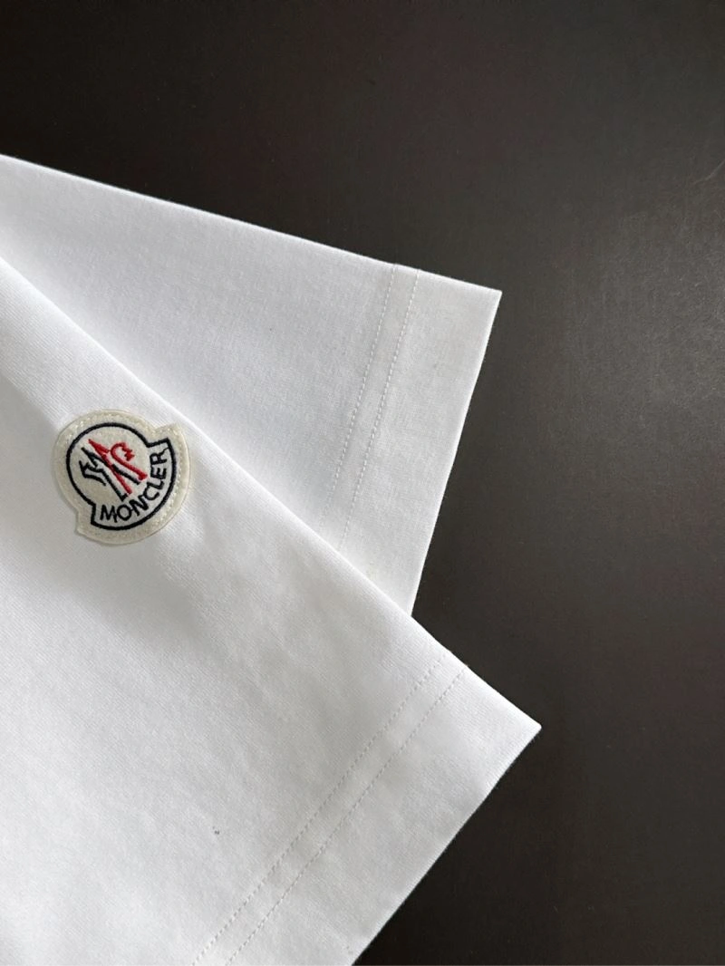 Low-cost Moncler T-Shirts