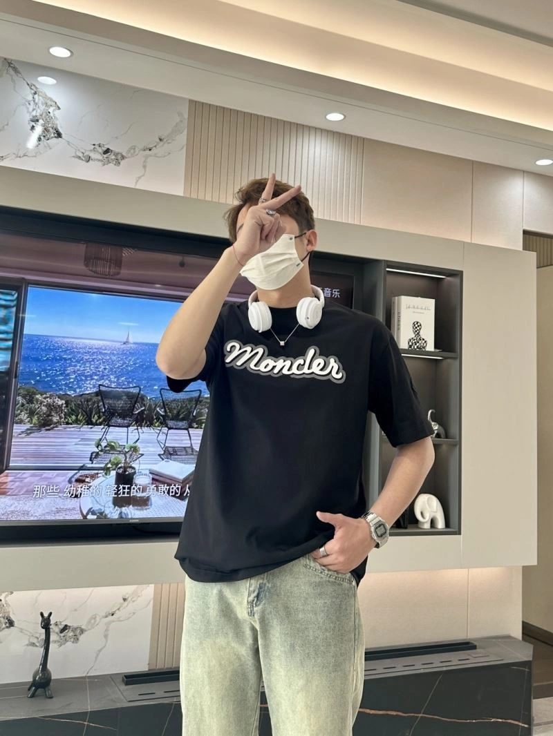 Inexpensive Moncler T-Shirts
