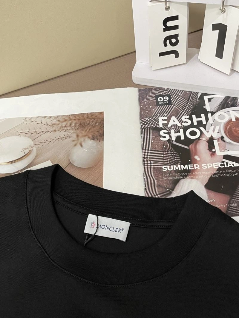 Inexpensive Moncler T-Shirts