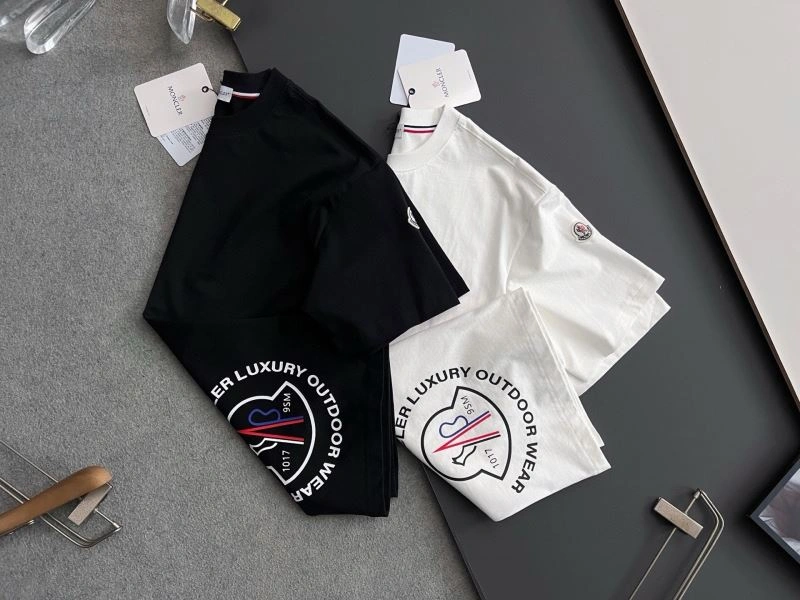 Top mirror Moncler T-Shirts