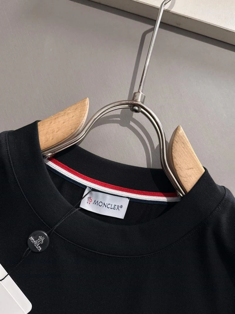 Inexpensive Moncler T-Shirts