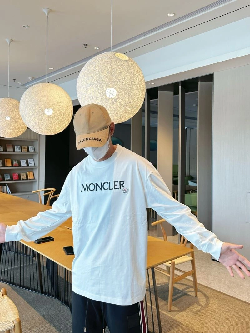 Bargain Moncler T-Shirts