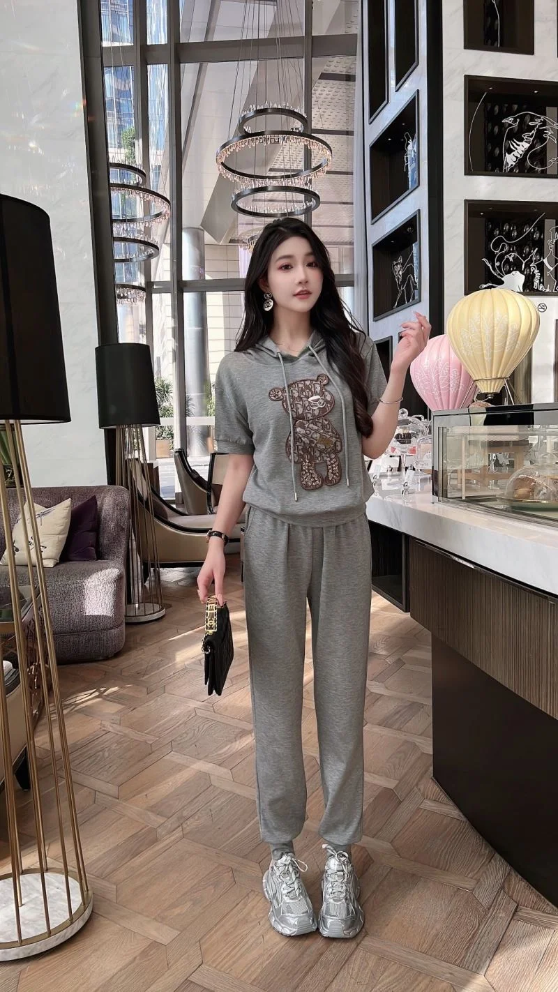 Low-cost Moschino Long Suits