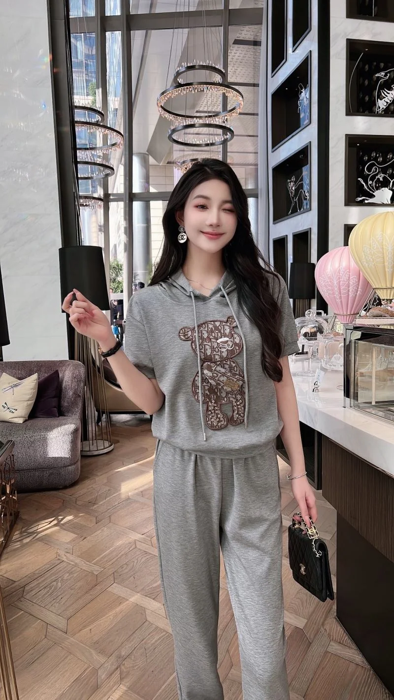 Low-cost Moschino Long Suits