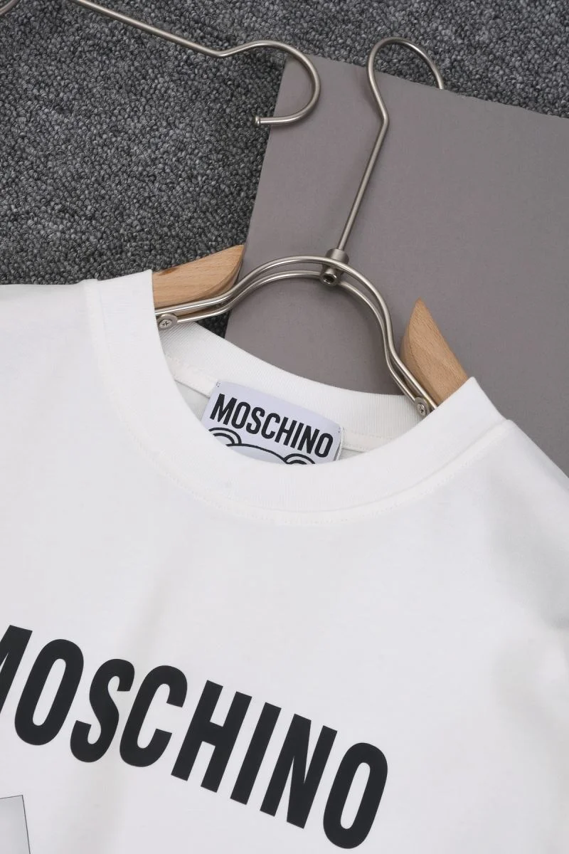 Accurate model Moschino T-Shirts