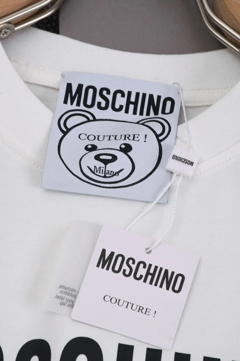 Accurate model Moschino T-Shirts