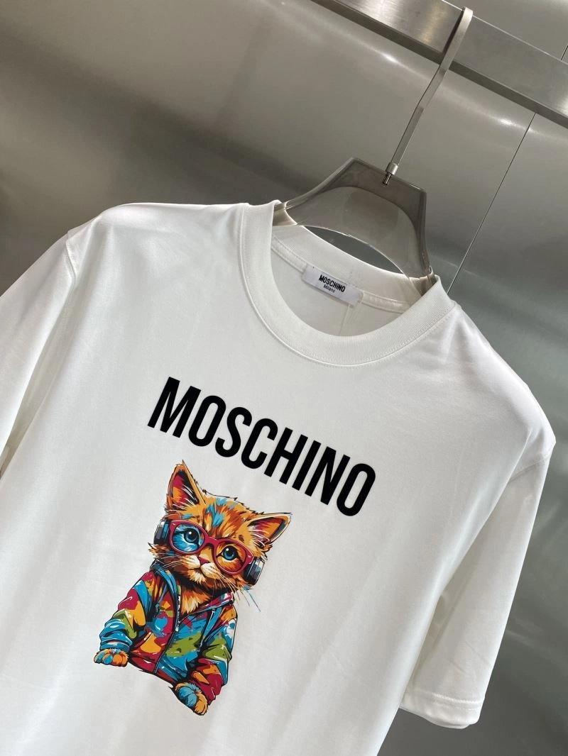 Accurate model Moschino T-Shirts