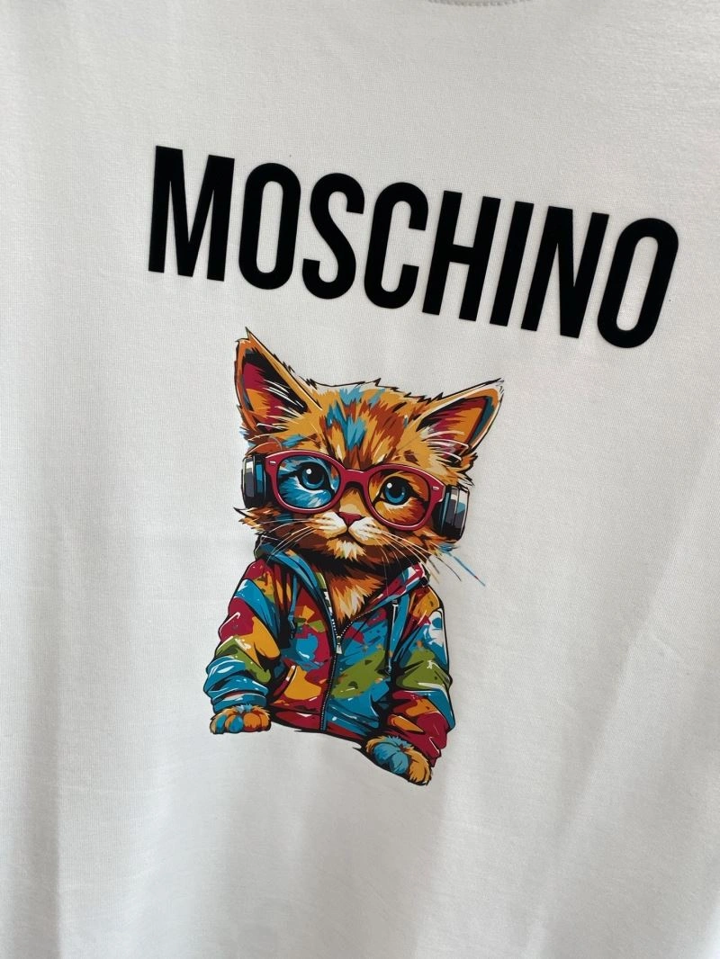 Accurate model Moschino T-Shirts