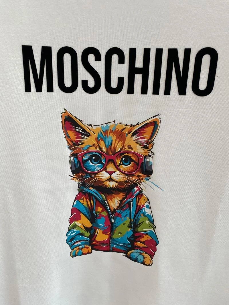Accurate model Moschino T-Shirts