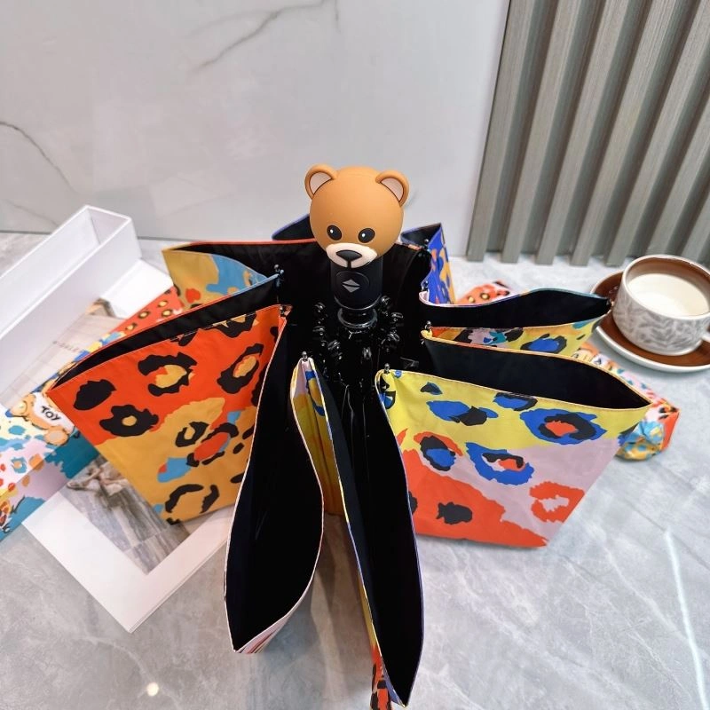 Low-cost Moschino Umbrella