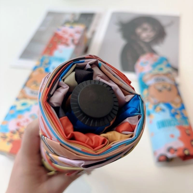 Low-cost Moschino Umbrella