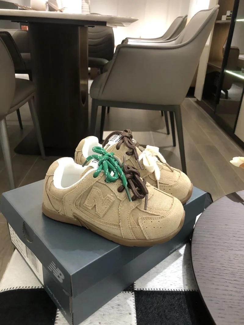 NEW BALANCE SHOES