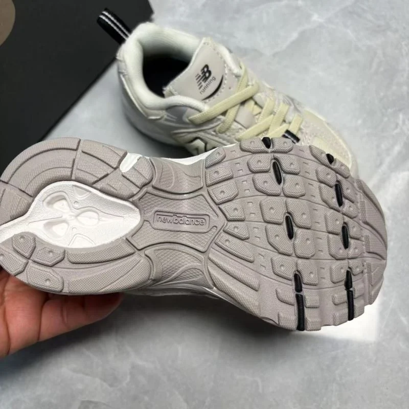 Factory-made NEW BALANCE SHOES