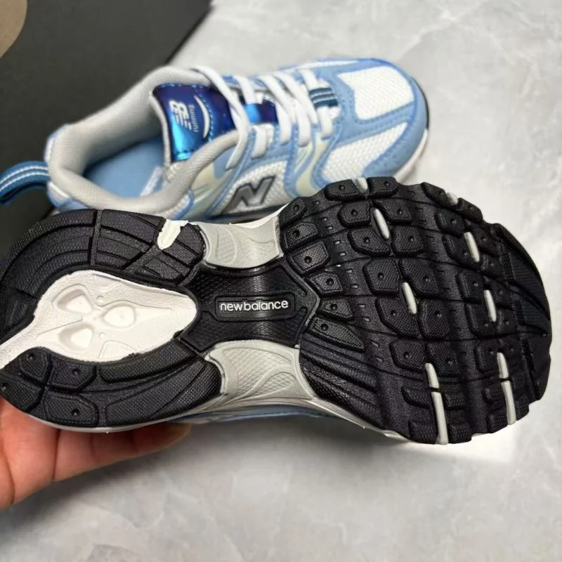 Brand-authenticated NEW BALANCE SHOES