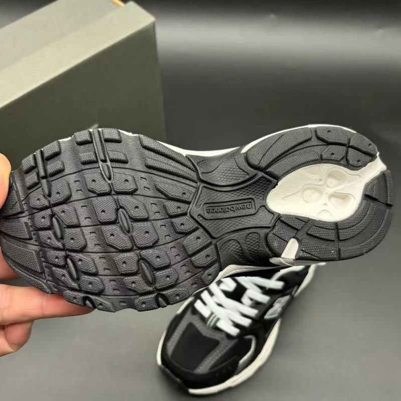 Accurate model NEW BALANCE SHOES