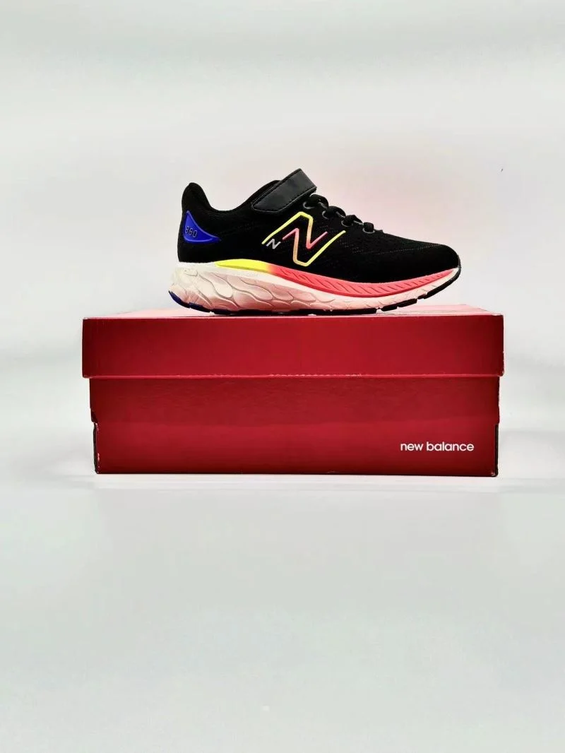 Brand-authenticated NEW BALANCE SHOES