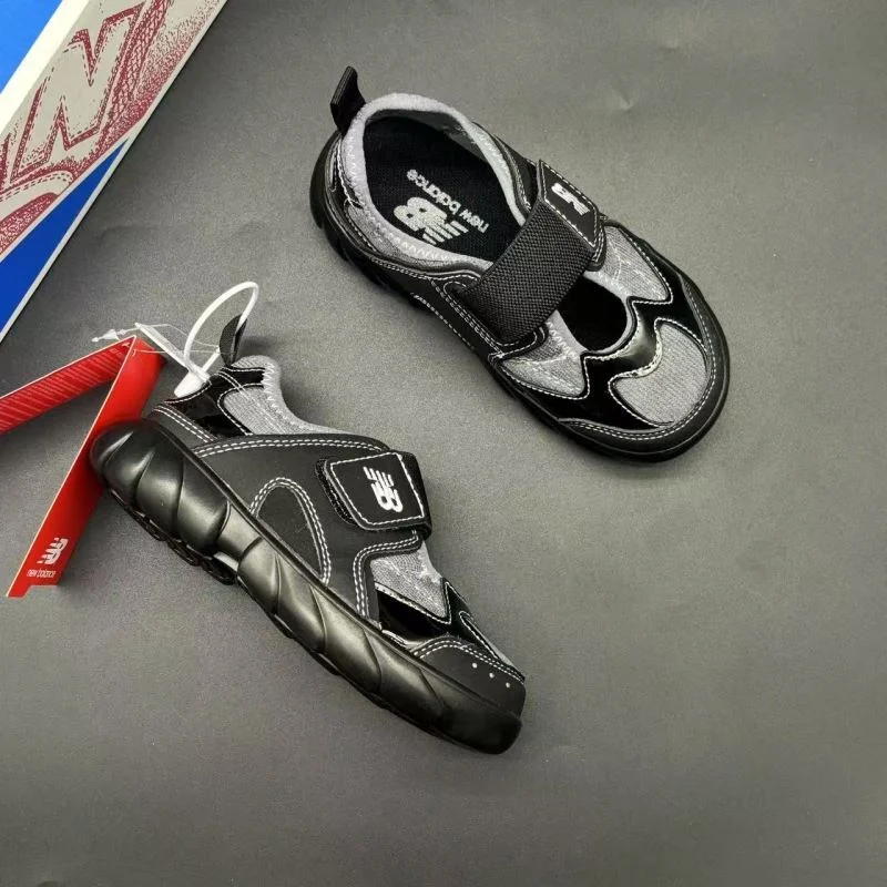 Indistinguishable NEW BALANCE SHOES